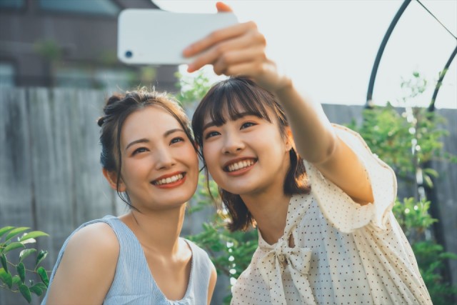 スマホカメラで綺麗に撮影するコツ!撮り方の基本やテクニックを紹介 Ocn クイズ